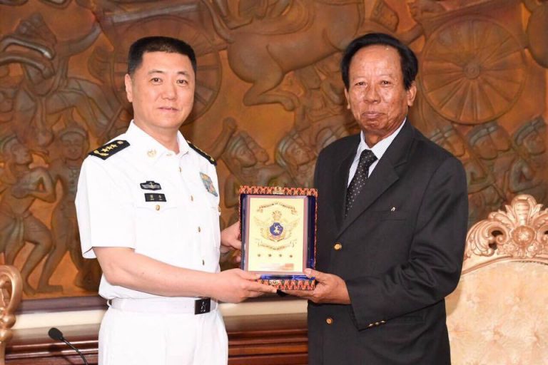 ឯកឧត្តមនាយឧត្តមសេនិយ៍ ទៀ បាញ់ អញ្ជើញទទួលស្វាគមន៍ ឯកឧត្តម នាយឧត្តមនាវី ...