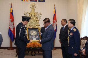 សម្ដេចក្រឡាហោម ស ខេង បានអនុញ្ញាតឲ្យ ឯកឧត្តម Hoong Wee Teck ...