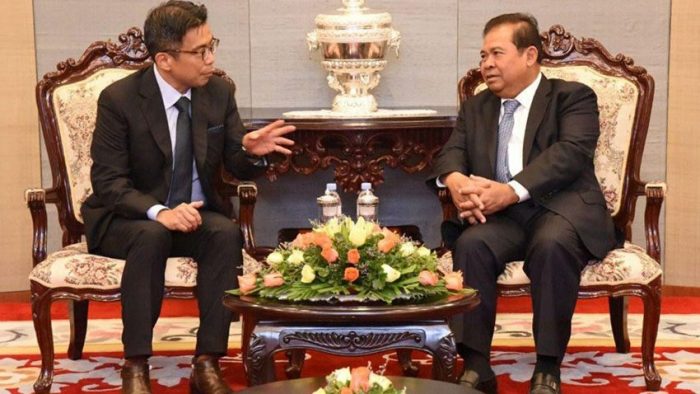 H.E Chea Chanto Receives the Delegation of IMF – វិមាន៧មករា