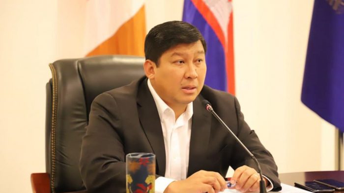 រដ្ឋមន្រ្តីក្រសួងបរិស្ថាន ...