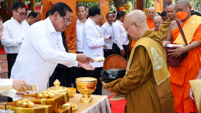 Cambodia Celebrates Annual Visak Bochea Day – វិមាន៧មករា