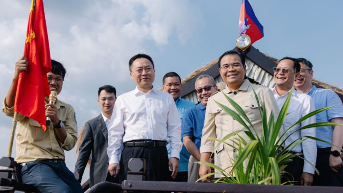 ឯកឧត្តមរដ្ឋមន្រ្តី ថោ ជេដ្ឋា ប្រធានអាជ្ញាធរទន្លេសាប និងឯកឧត្តម Li Guoying ...