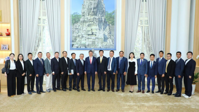 DPM Sun Chanthol Receives Delegation of China-Asia Economic Development ...